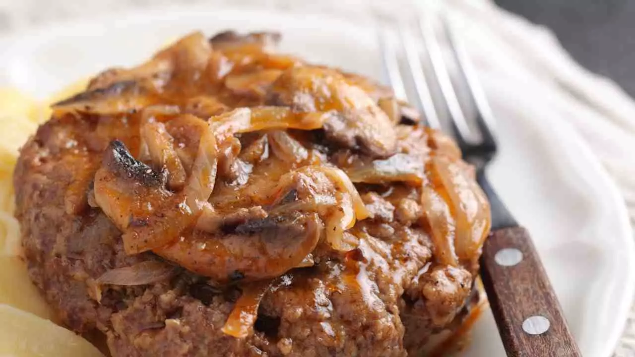 Hamburguesa amb salsa de tomàquet i anxoves