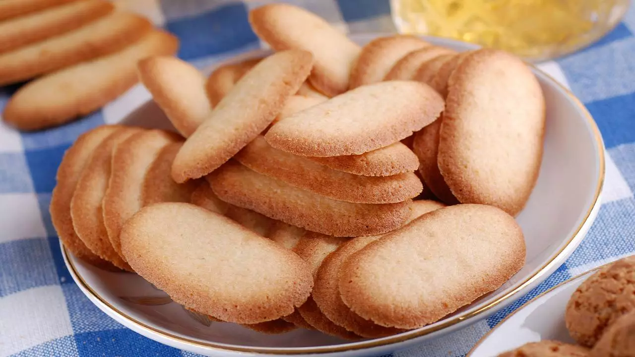 Lengua de gato con almendras, bizcochos sencillos rápidos y fáciles