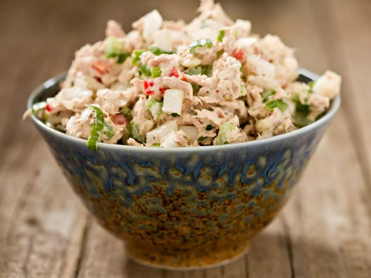 Tuna salade y'ibirayi: resept yihuse kandi yoroshye ikwiranye nimpeshyi