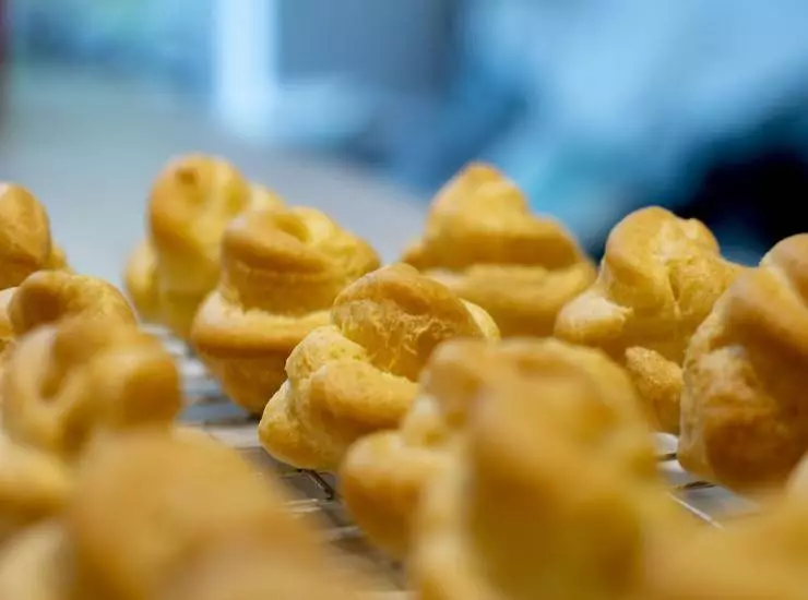 Profiteroles සඳහා ආවරණ ග්ලේස් | ක්රීම් සහ ඉතා රසවත් 9800_4