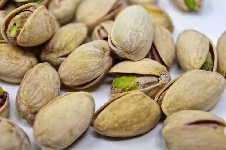 Dada ayam dengan krim pistachio cetakan resipi PHOTO