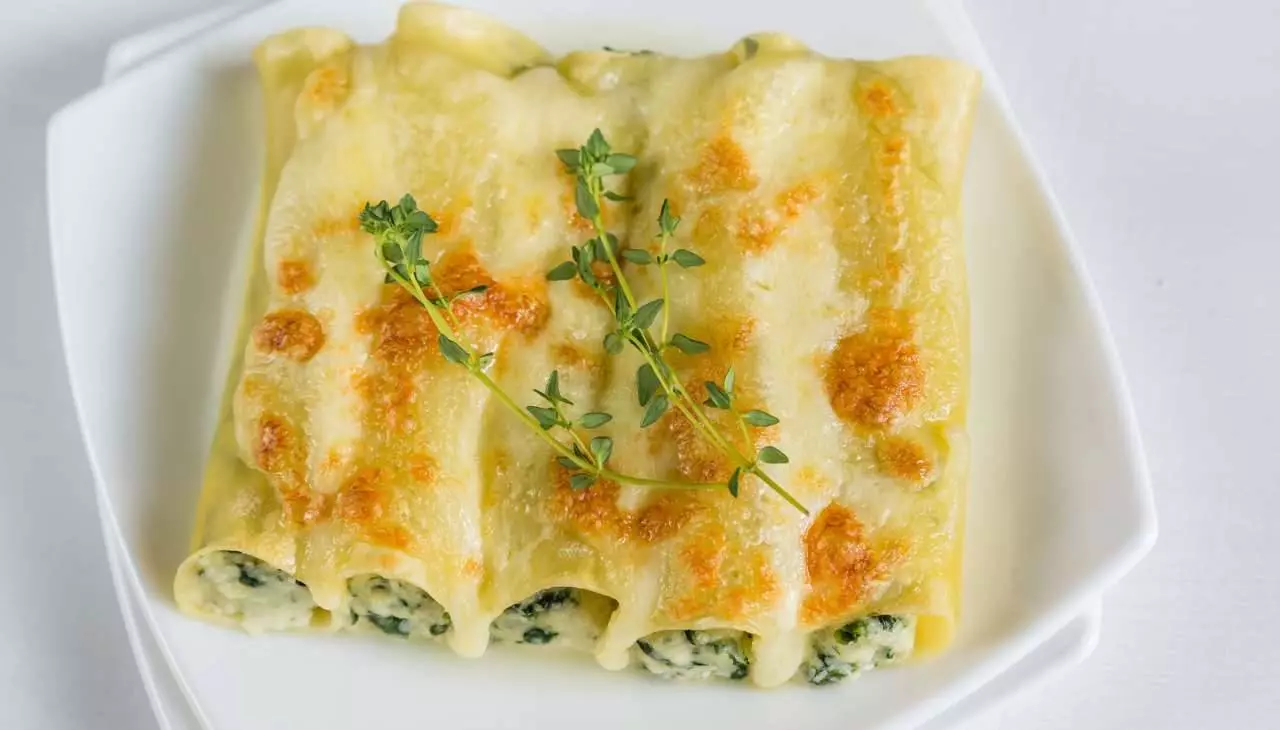 Ibirori bya Noheri byoroshye | Cannelloni hamwe na ricotta na broccoli