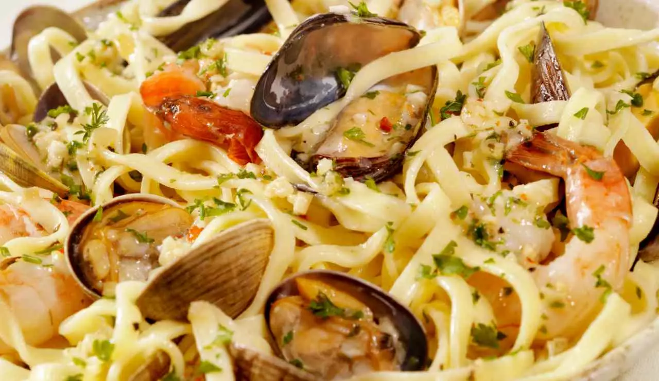 Ryseitiau Noswyl Nadolig | Hawdd a blasus carbonara di mare