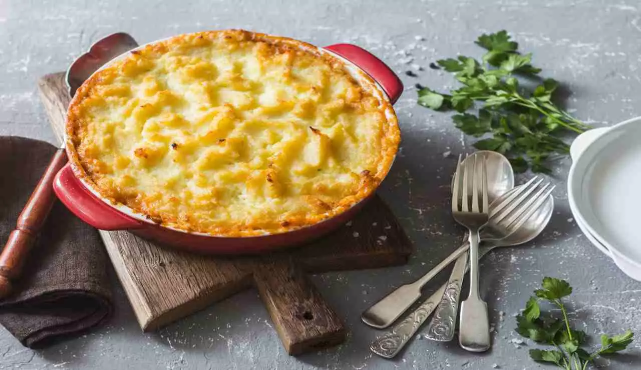 Potato cake na may galbanino at escarole filling | partikular at napakahusay