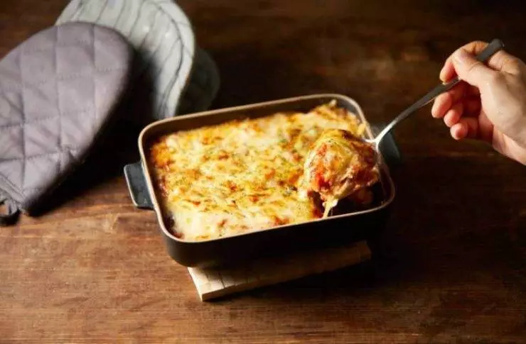 Ezi ntụziaka Lasagna | kacha mma iji weta na tebụl maka nnukwu nri ehihie 9901_2