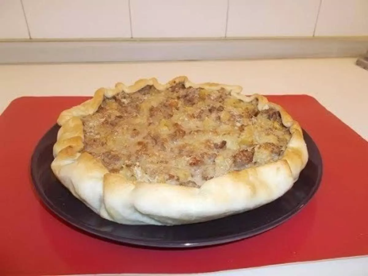 Rustic Potatoes and Sausages Tart, o se mea'ai lelei mo le 'aiga o le afiafi