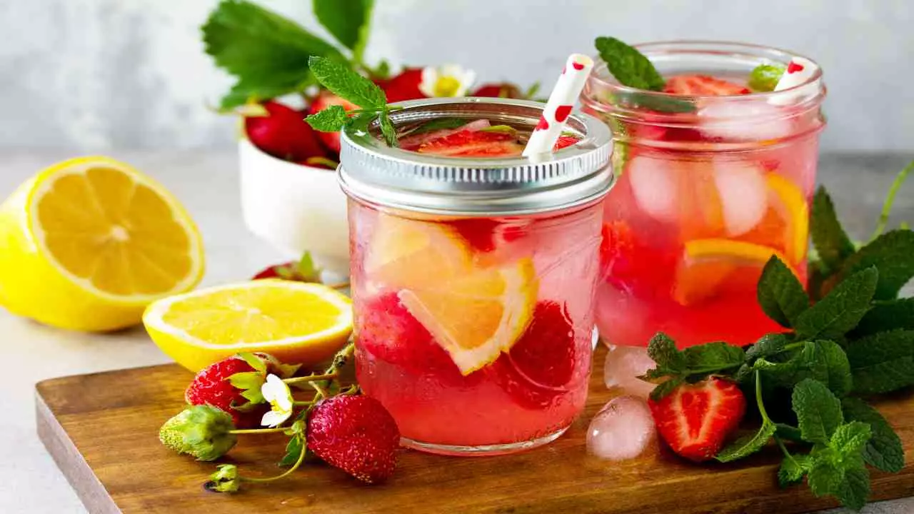 Boisson purifiante fraise et citron | également parfait pour se rafraîchir