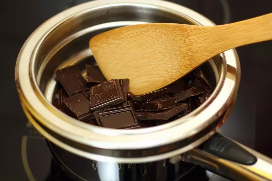 Kue susu manuk kueh Rusia kalayan glaze coklat poék 992_9