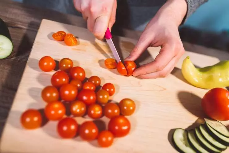 Gratinirane rajčice u pećnici | jeftin i jednostavan prilog 9974_2